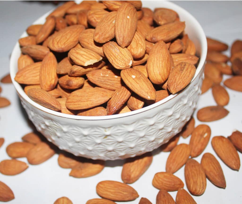 Gilgit baltistan special almond giri (seed)-https://gbdryfruitsupplier.pk